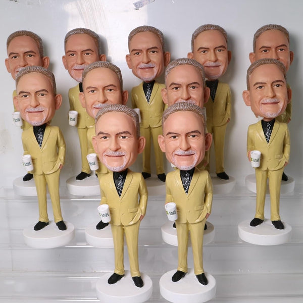 Custom bulk bubbleheads in suit – Bobbleheadscustom.ca